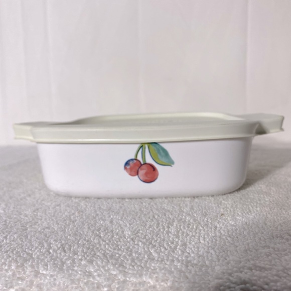 Corningware | Kitchen | Vintage Corningware Cherry Fruits Pattern Square Casserole With Rubber ...